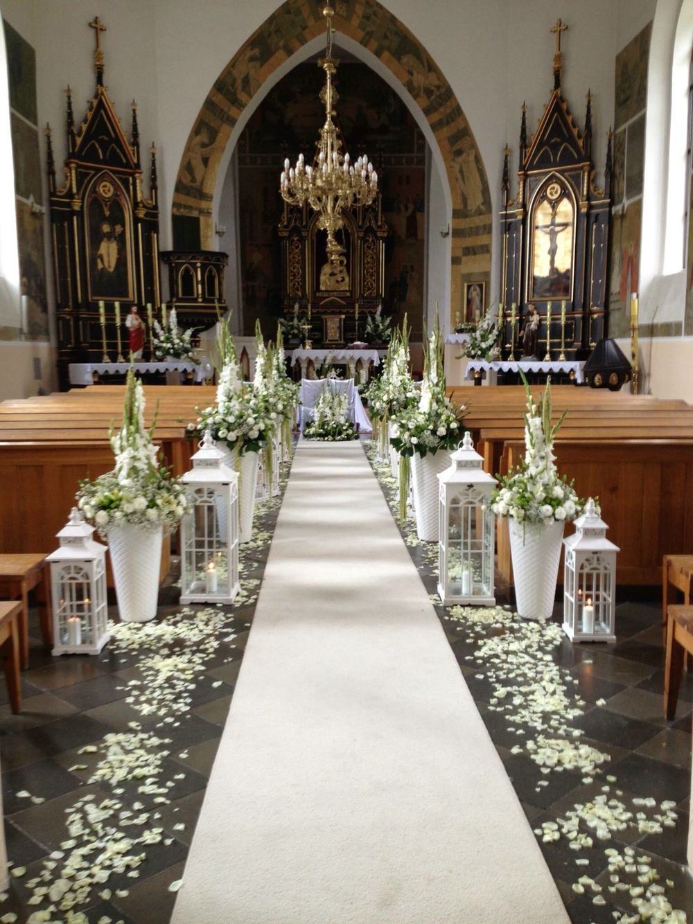 Elegant Photo of Wedding Chapel Decorations - regiosfera.com